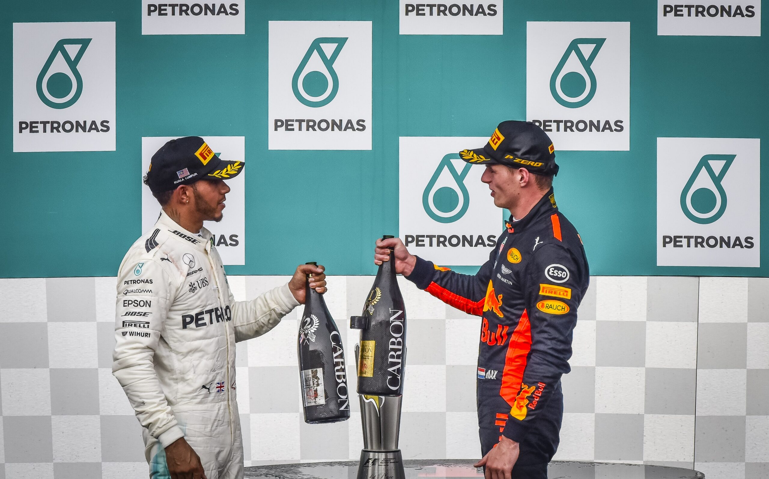 Max Verstappen, Hamilton, Arrive for the Abu Dhabi Finale! - ArabWheels