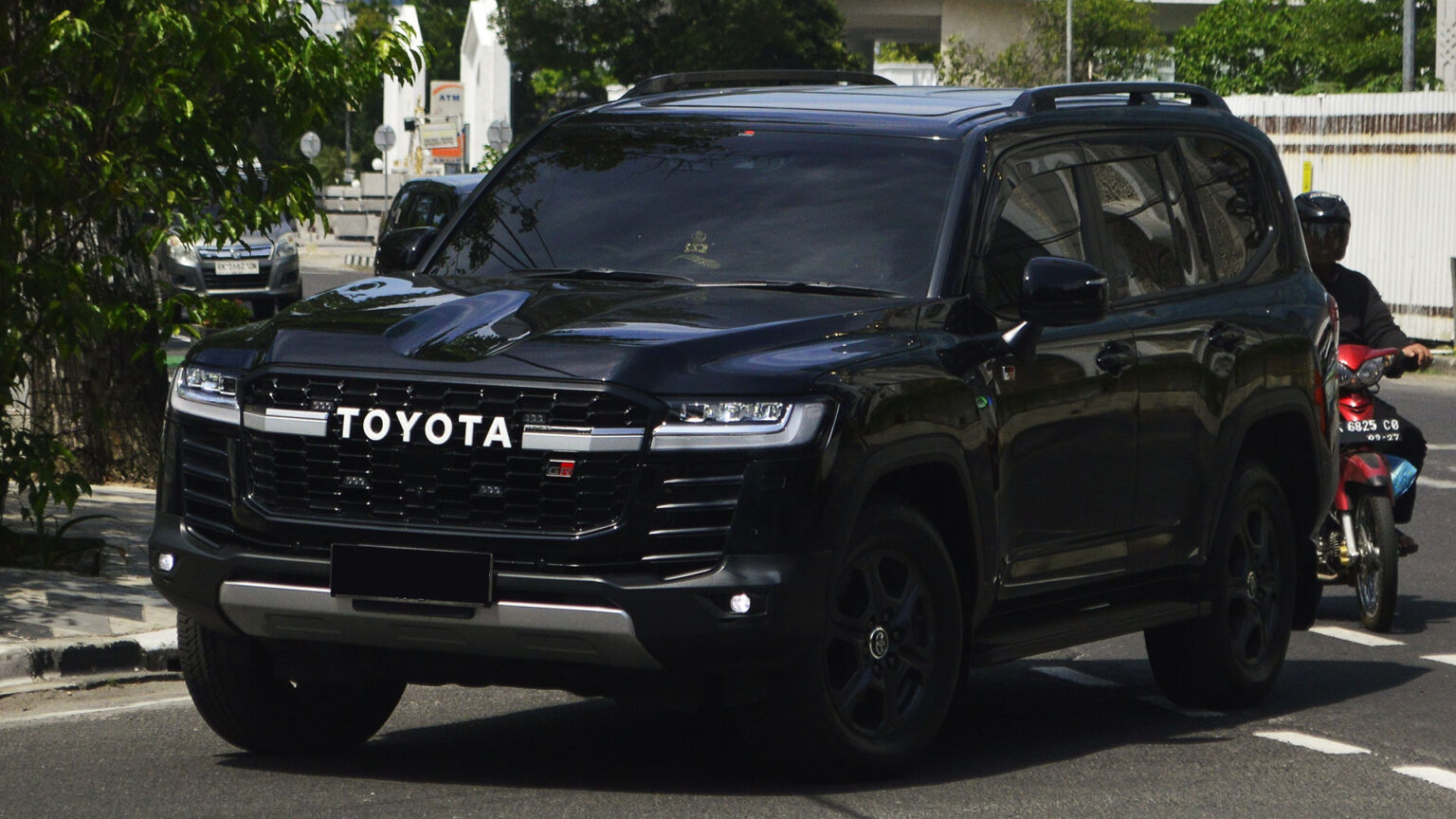 2025 Toyota Land Cruiser GR-Sport Detailed Review: Is this the Gulf’s ...